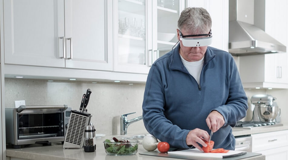 eSight 3, The Headset That Allows Legally Blind People To See Again ...