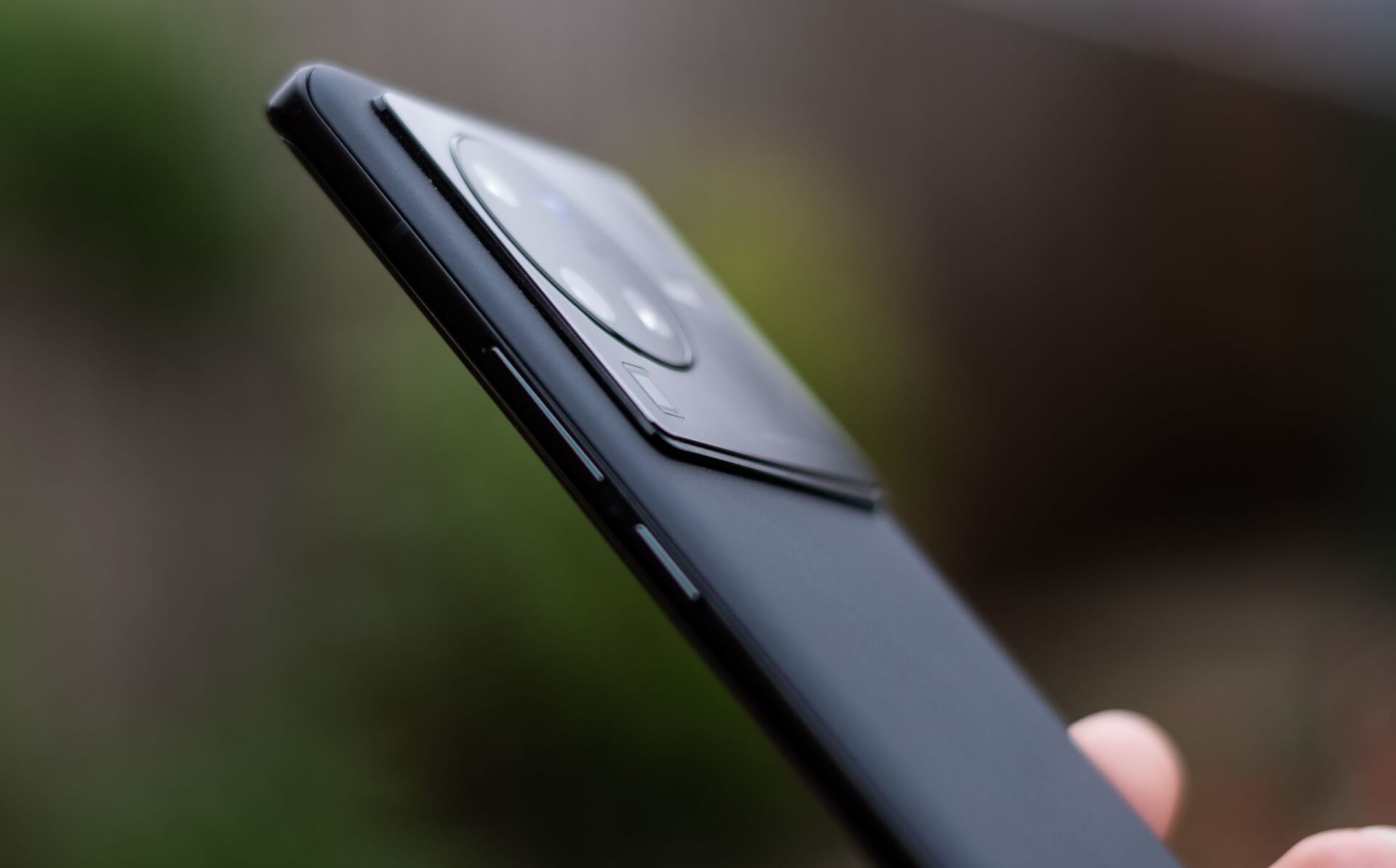 Vivo X80 Pro Review: A Device With Powerful Cameras and a Snapdragon 8 ...