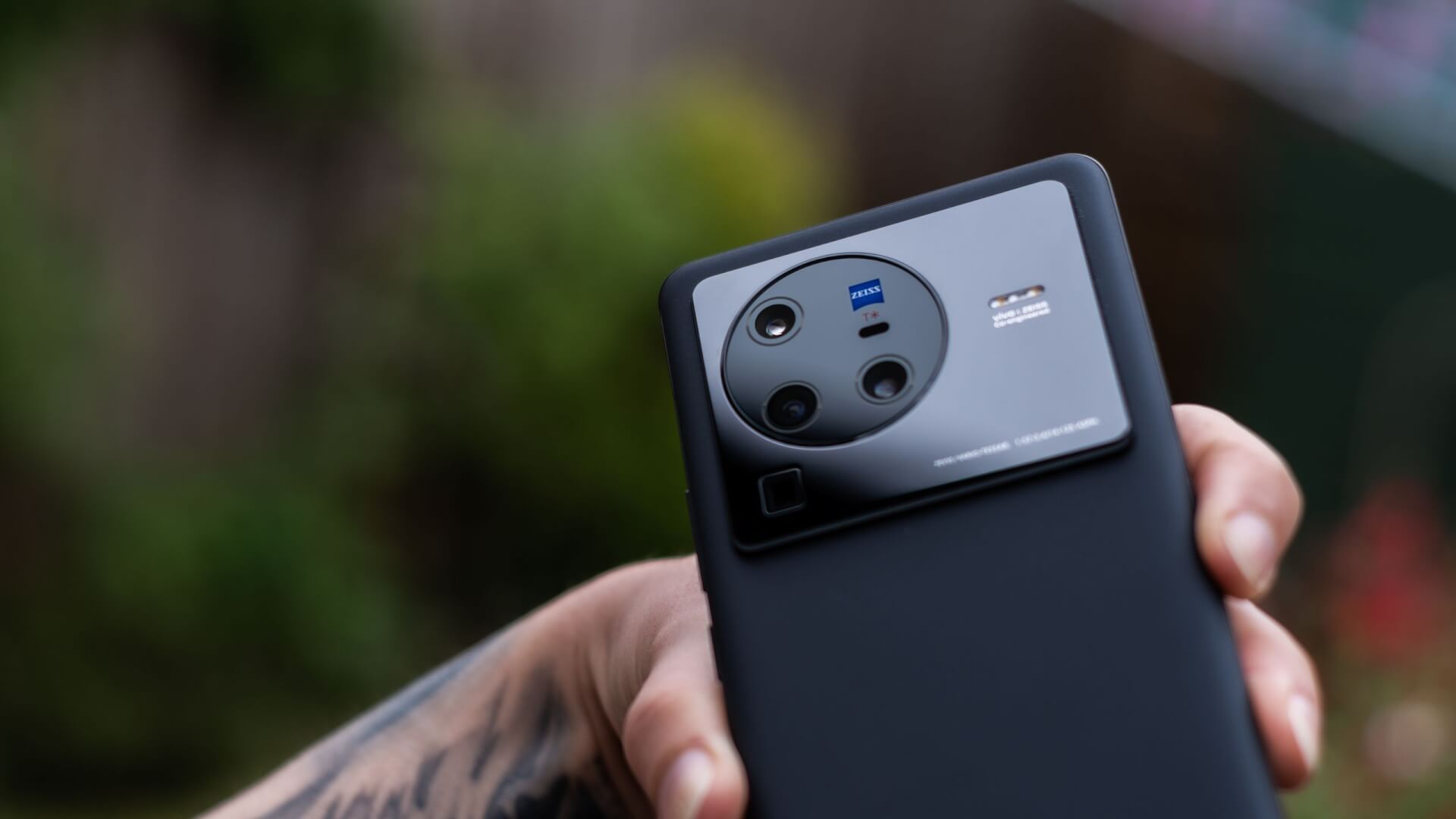 Vivo X80 Pro Review: A Device With Powerful Cameras and a Snapdragon 8 ...