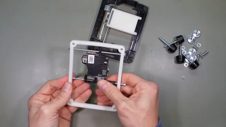 This Amazing Hack Turns A Blu-ray Player Into A Laser Microscope On the ...